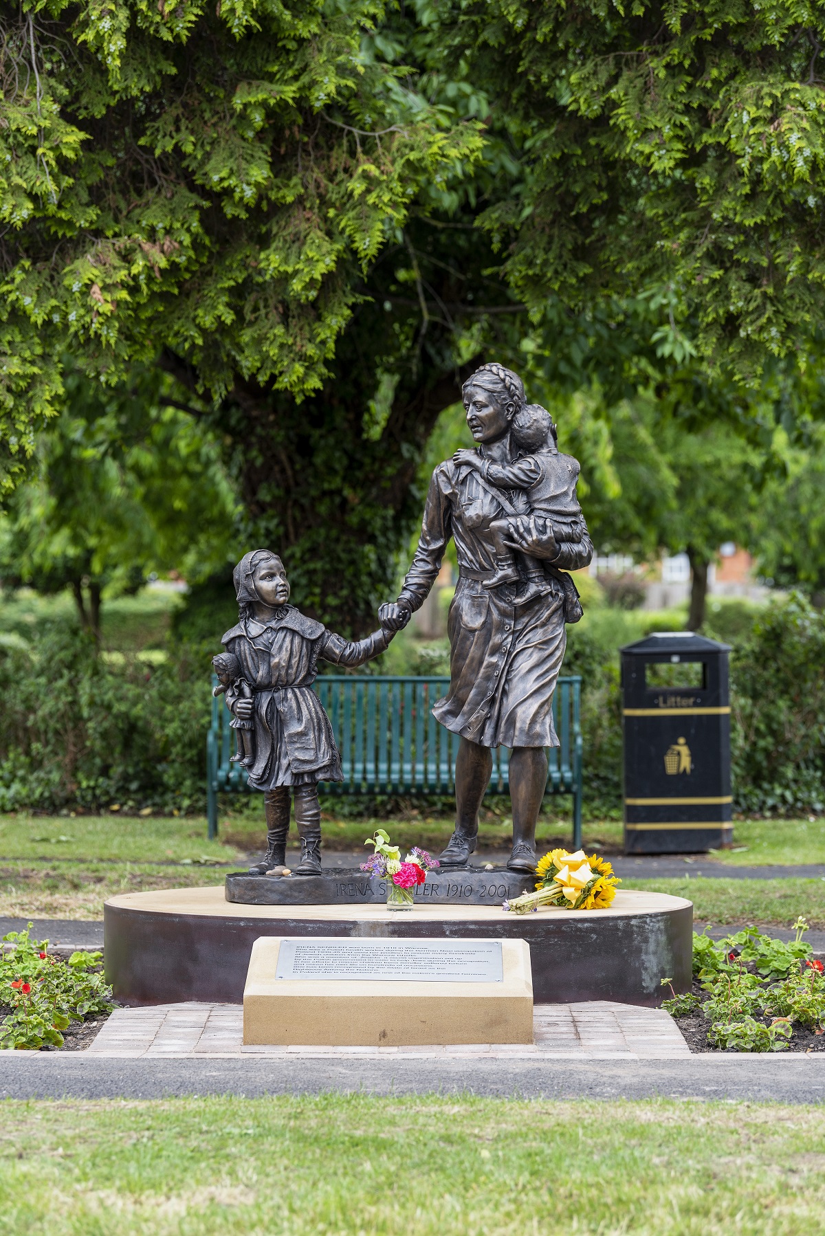 Newark & Sherwood News Journal Humanitarian hero Irena Sendler statue ...