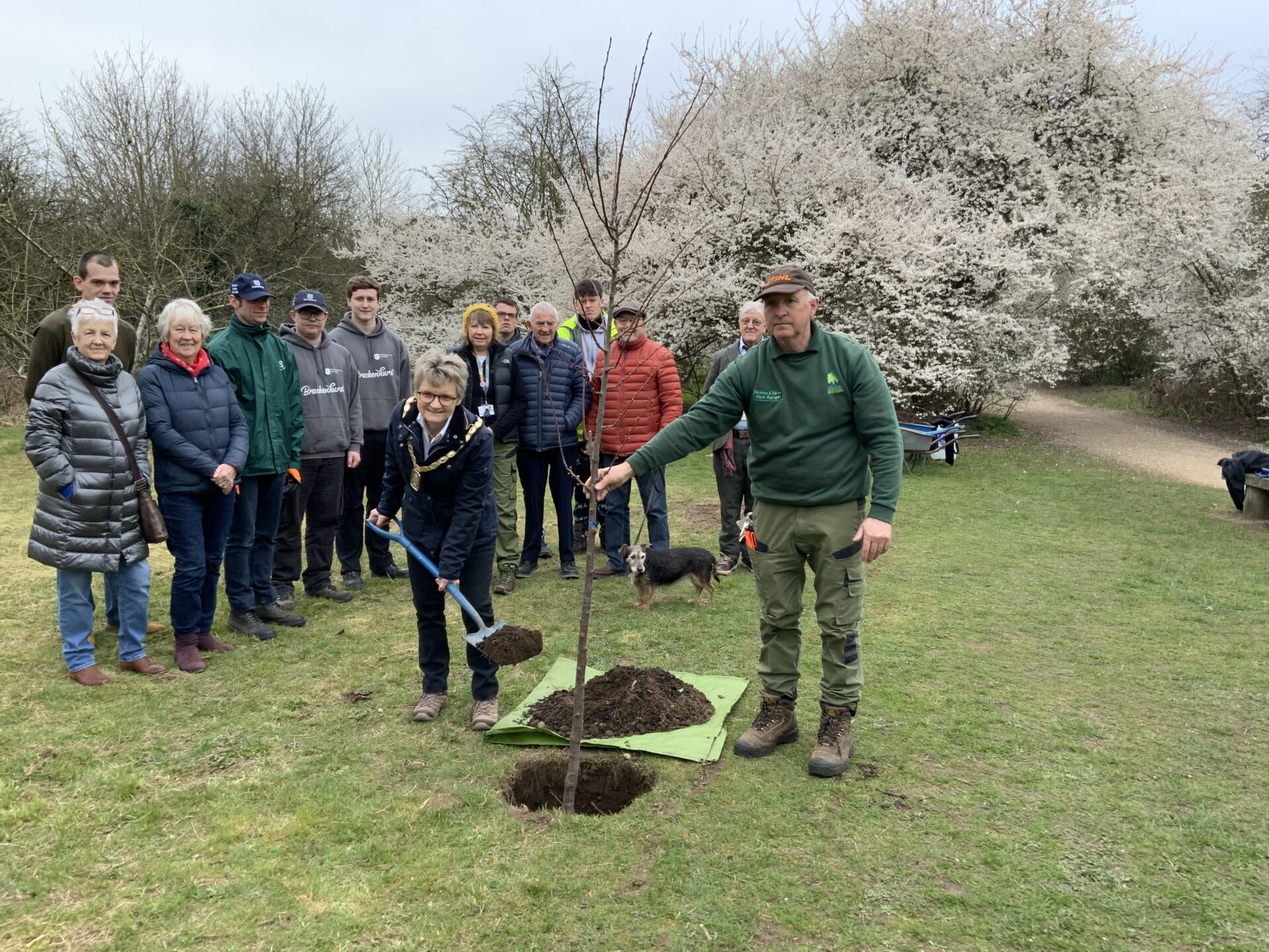 Newark & Sherwood News Journal Tree-planting marks Queen’s Platinum ...