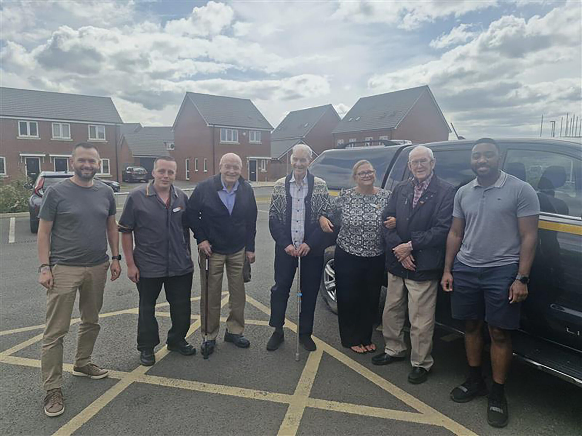 Newark & Sherwood News Journal Land Rover adventure for care home ...